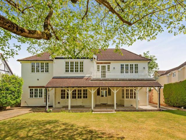 6 bedroom detached house to rent