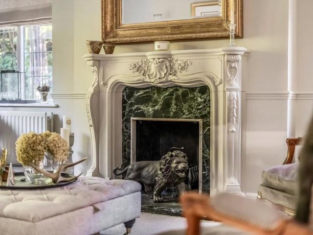 6 bedroom detached house to rent