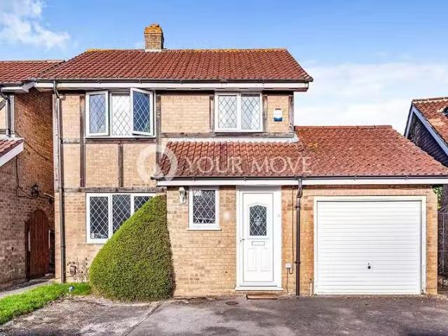6 bedroom Detached House to rent, Caddy Close, Egham, TW20 £2.