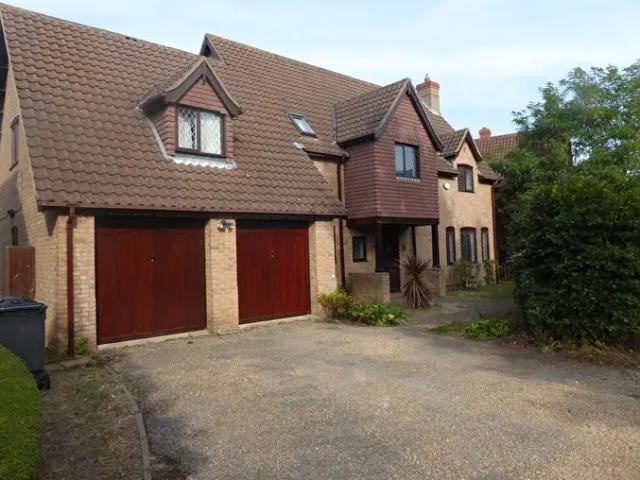 6 Bedroom Detached House To Rent In Lavenham Drive, Biddenham, MK40
