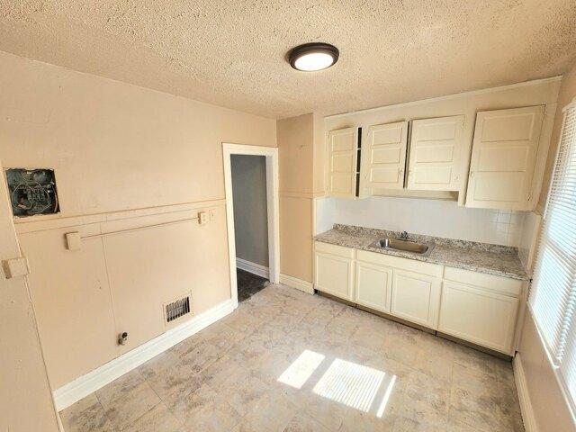 6 bedroom, Detroit MI 48227 89162508