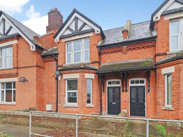 6 Bedroom End Of Terrace House