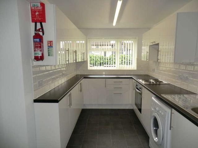 6 Bedroom End Of Terrace House