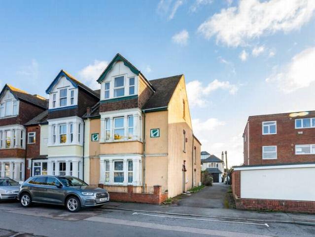 6 Bedroom End Of Terrace House