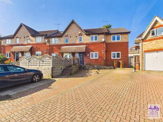 6 Bedroom End Of Terrace House