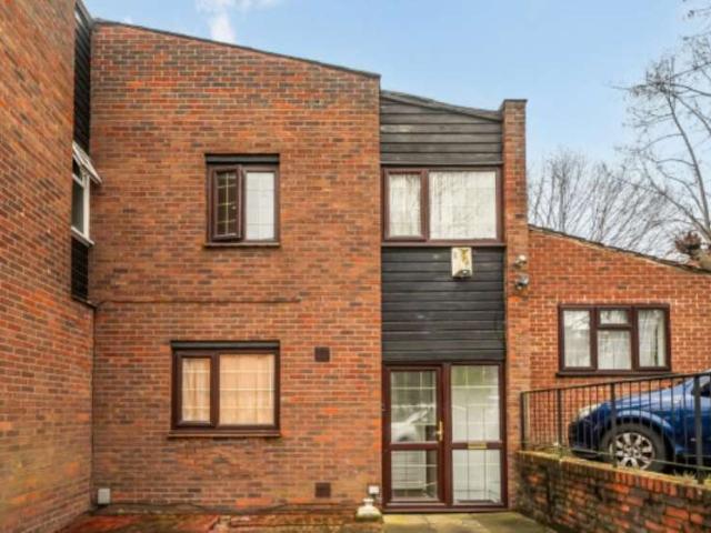 6 Bedroom End Of Terrace House