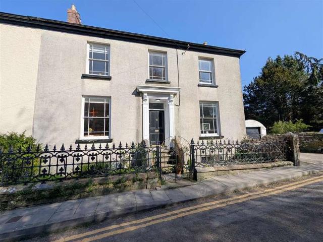 6 Bedroom End Of Terrace House