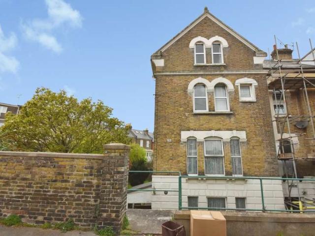 6 Bedroom End Of Terrace House