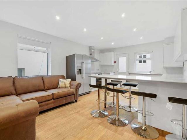 6 Bedroom End Of Terrace House