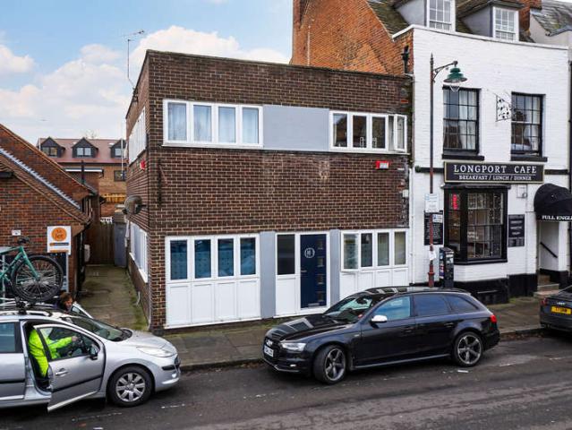 6 Bedroom End Of Terrace House