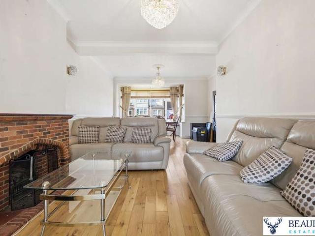 6 Bedroom End Of Terrace House