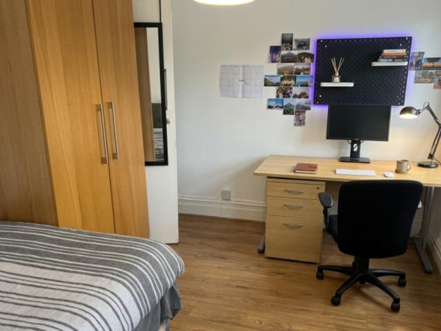 6 bedroom end of terrace house for rent in 10 Arthur Avenue / 6 Bedroom House / NG7 2EL, NG7