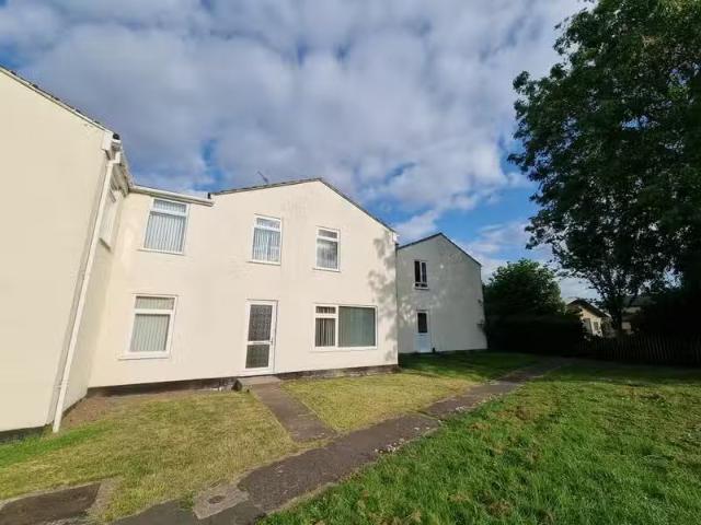 6 bedroom end of terrace house for rent in 12 Amroth Mews, Syd.