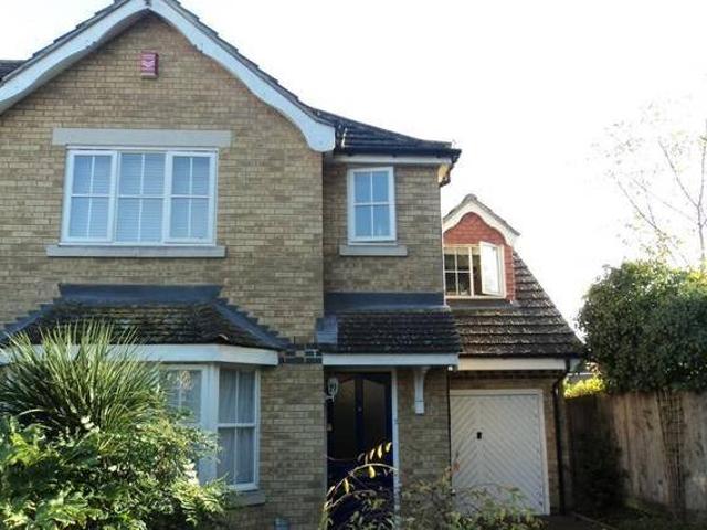 6 bedroom end of terrace house for rent in 9 Nightingale Shott Egham TW20