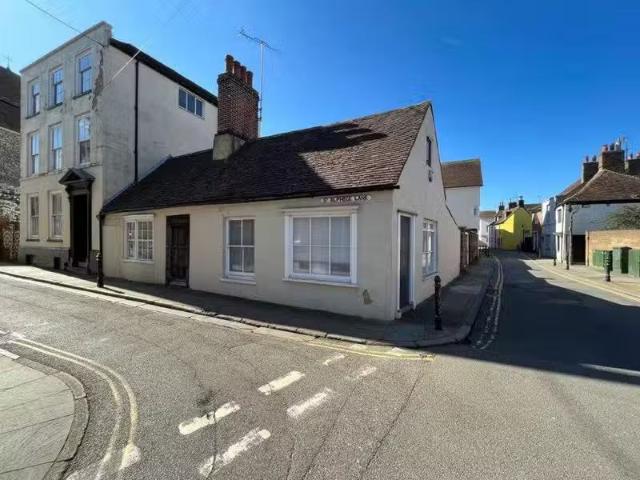 6 bedroom end of terrace house for rent in Canterbury, CT1