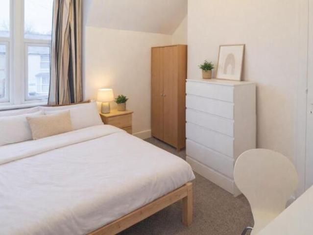 6 bedroom end of terrace house for rent in Canterbury, CT1