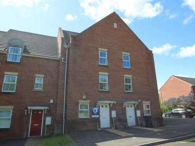 6 bedroom end of terrace house for rent in Casson Drive Stok.