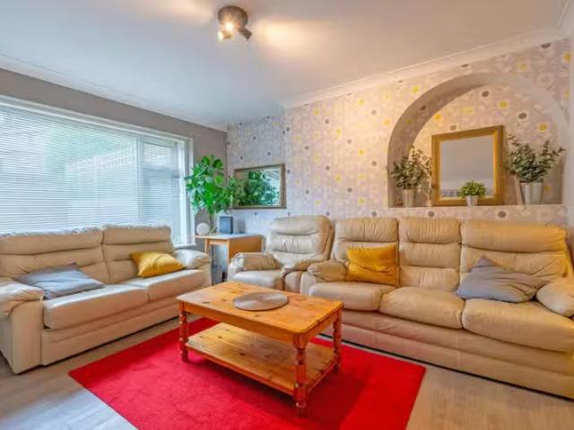 6 bedroom end of terrace house for rent in Ashburnham Drive, B.