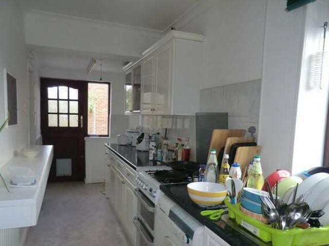 6 bedroom end of terrace house for rent in Atherston Place Canley CV4