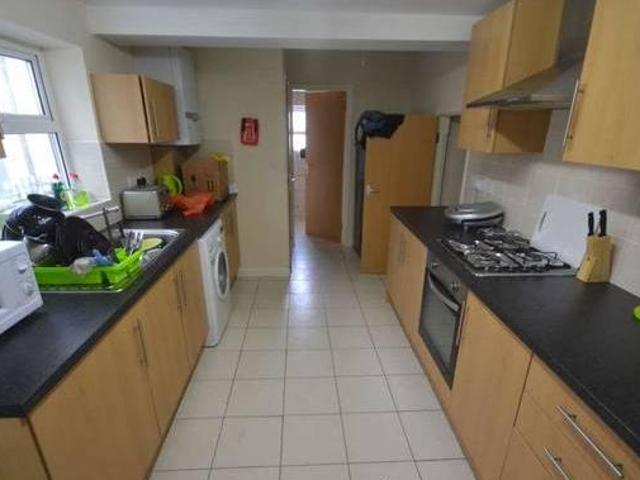 6 bedroom end of terrace house for rent in Blenheim Road Reading RG1