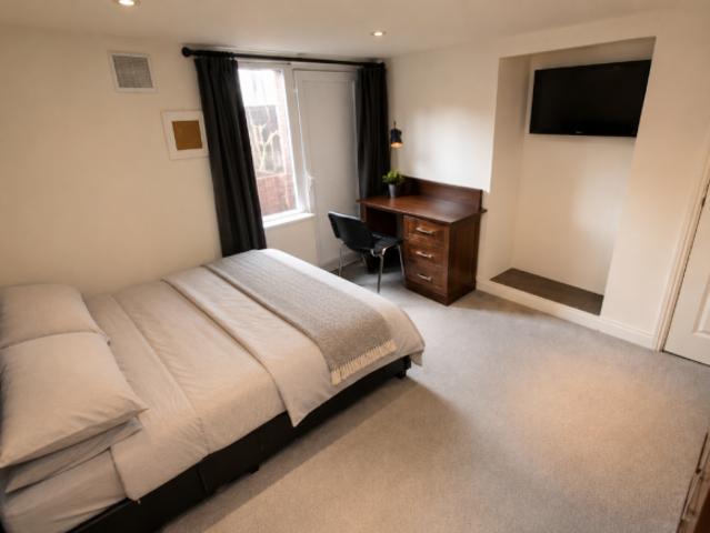 6 bedroom end of terrace house for rent in Graham Grove, Leeds, West Yorkshire, LS4
