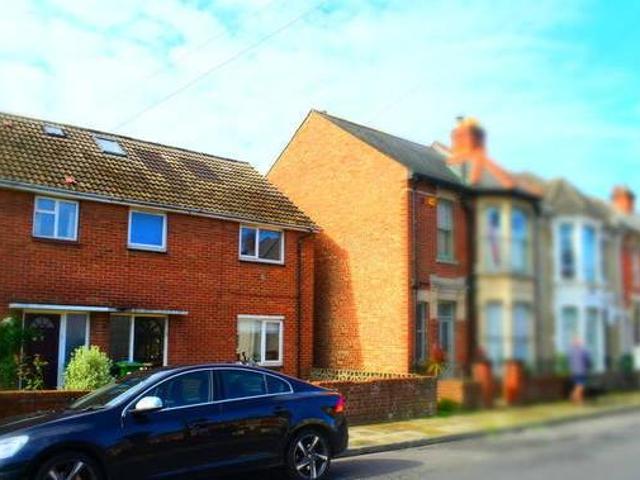 6 bedroom end of terrace house for rent in Delamere Road Southsea PO4