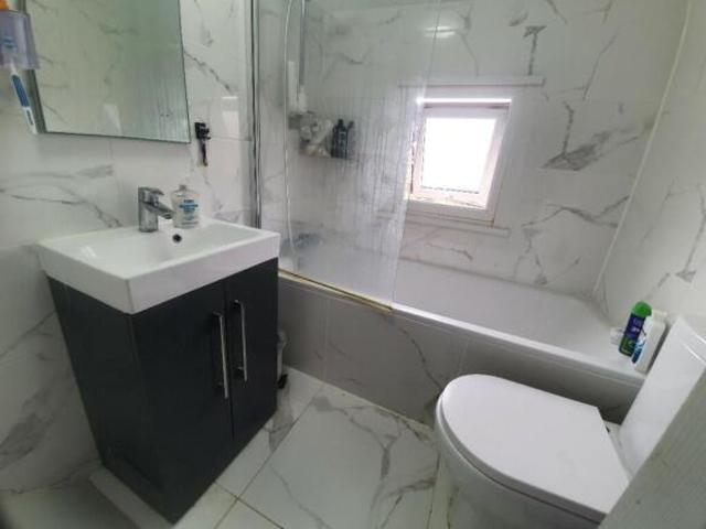 6 bedroom end of terrace house for rent in Ennis Road, London, N4