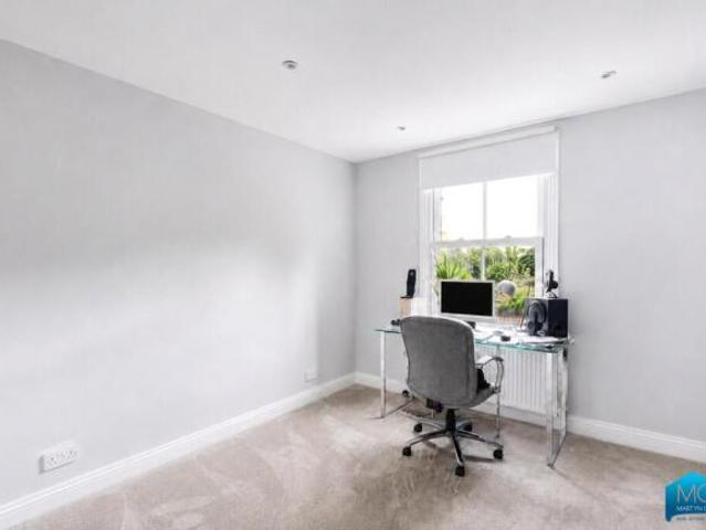 6 bedroom end of terrace house for rent in Fortis Green, East Finchley, London, N2