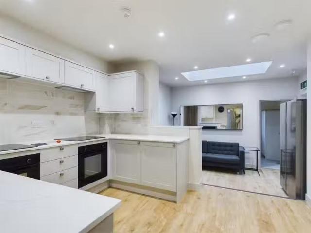 6 bedroom end of terrace house for rent in Filton Avenue, Filt.