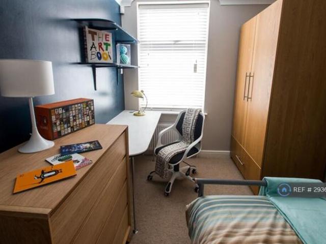 6 bedroom end of terrace house for rent in Kimbolton Avenue, Nottingham, NG7