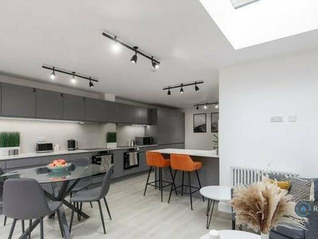 6 bedroom end of terrace house for rent in Hospital Way London SE13