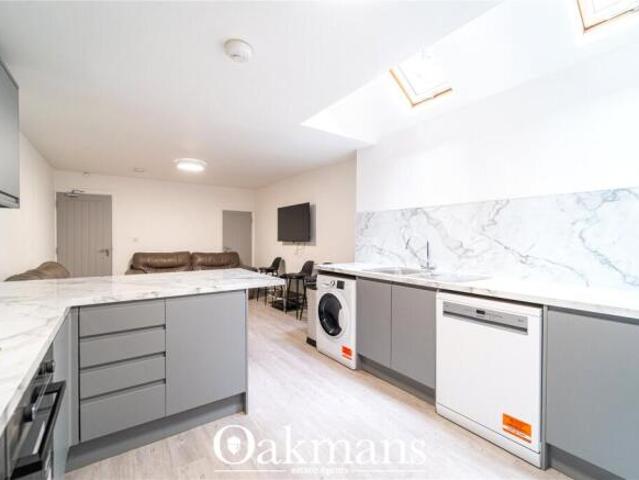 6 bedroom end of terrace house for rent in Heeley Road, Birmingham, B29