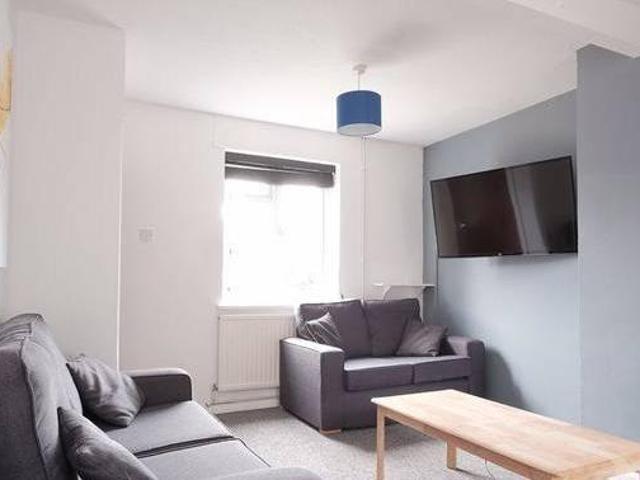 6 bedroom end of terrace house for rent in Hillside Brighton BN2