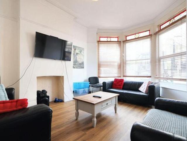 6 bedroom end of terrace house for rent in Manor Park, Bristol, BS6