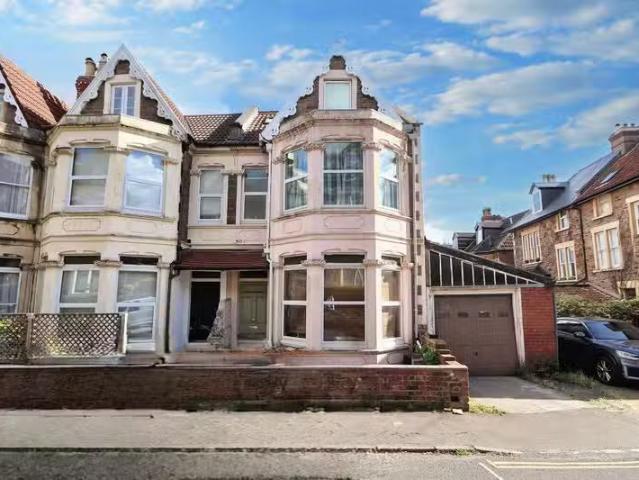 6 bedroom end of terrace house for rent in Manor Park, Bristol.