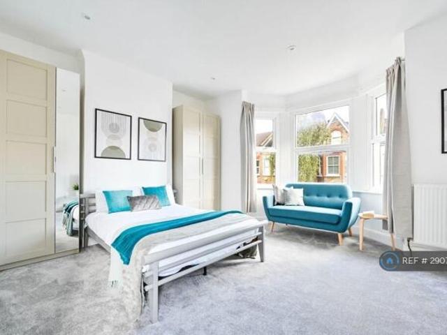 6 bedroom end of terrace house for rent in Strathleven Rd, Clapham, SW2