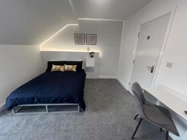 6 bedroom end of terrace house for rent in Woodland Terrace, D.