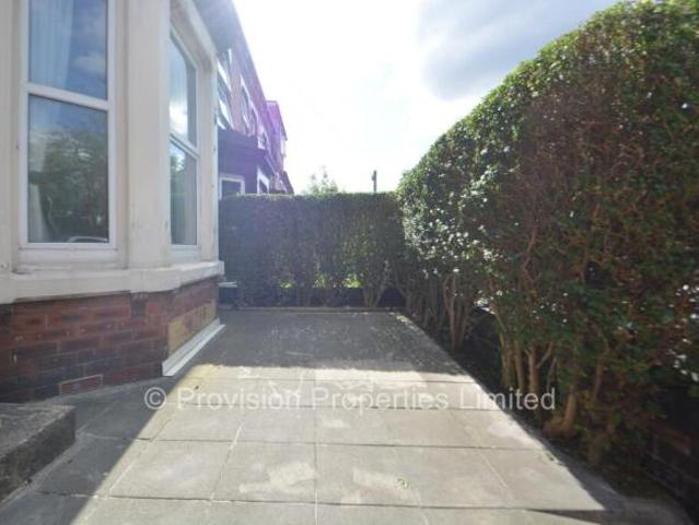 6 bedroom end of terrace house for rent in Woodsley Road, Hyde Park, Leeds, LS3