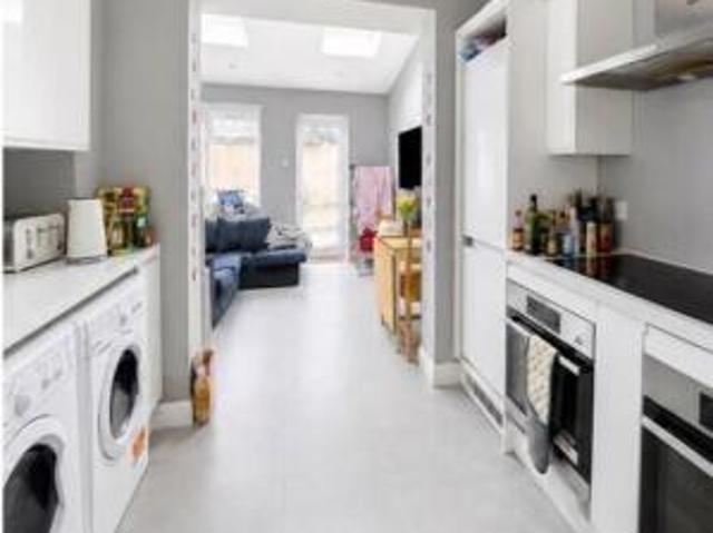 6 bedroom end of terrace house for rent in Totterdown Street, London, SW17
