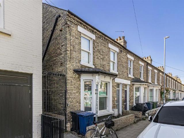 6 bedroom end of terrace house for sale