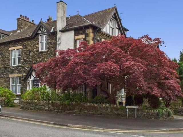 6 bedroom end of terrace house for sale