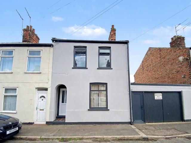 6 bedroom end of terrace house for sale