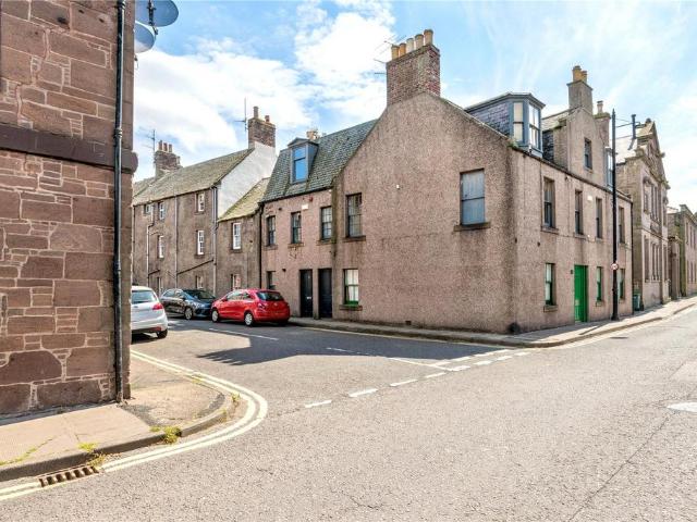 6 bedroom end of terrace house for sale