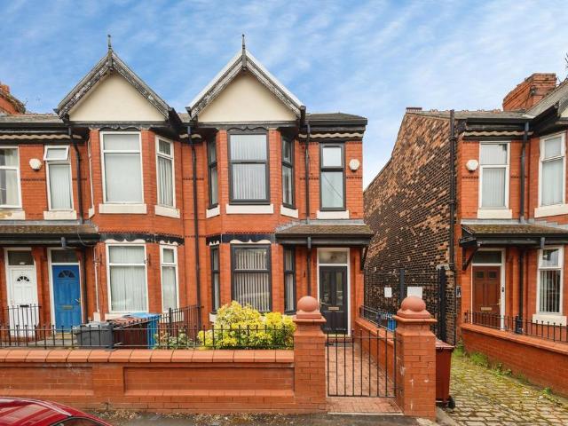 6 bedroom end of terrace house for sale