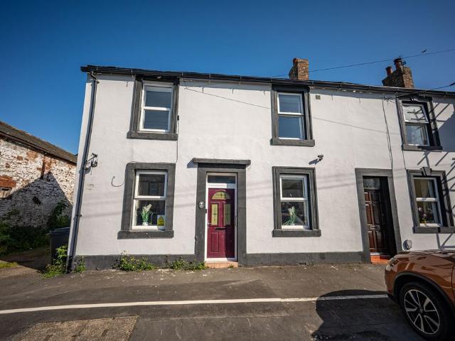 6 bedroom end of terrace house for sale