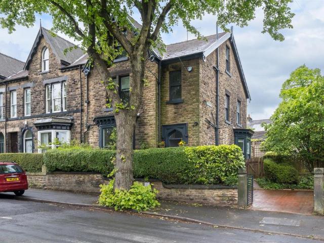 6 bedroom end of terrace house for sale