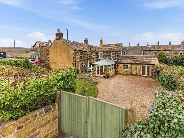 6 bedroom end of terrace house for sale