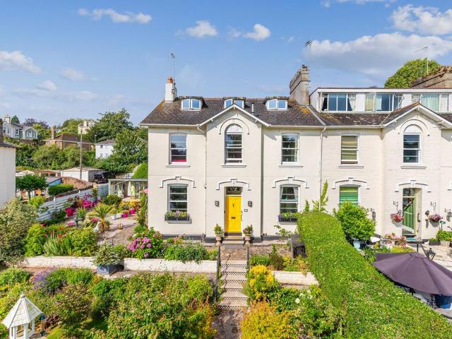 6 bedroom end of terrace house for sale