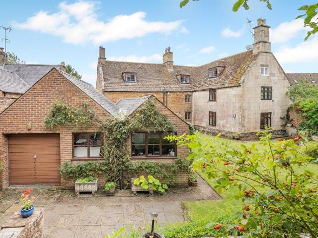 6 bedroom end of terrace house for sale