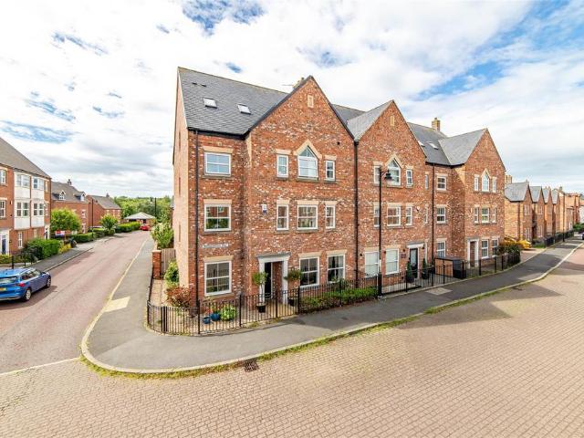 6 bedroom end of terrace house for sale